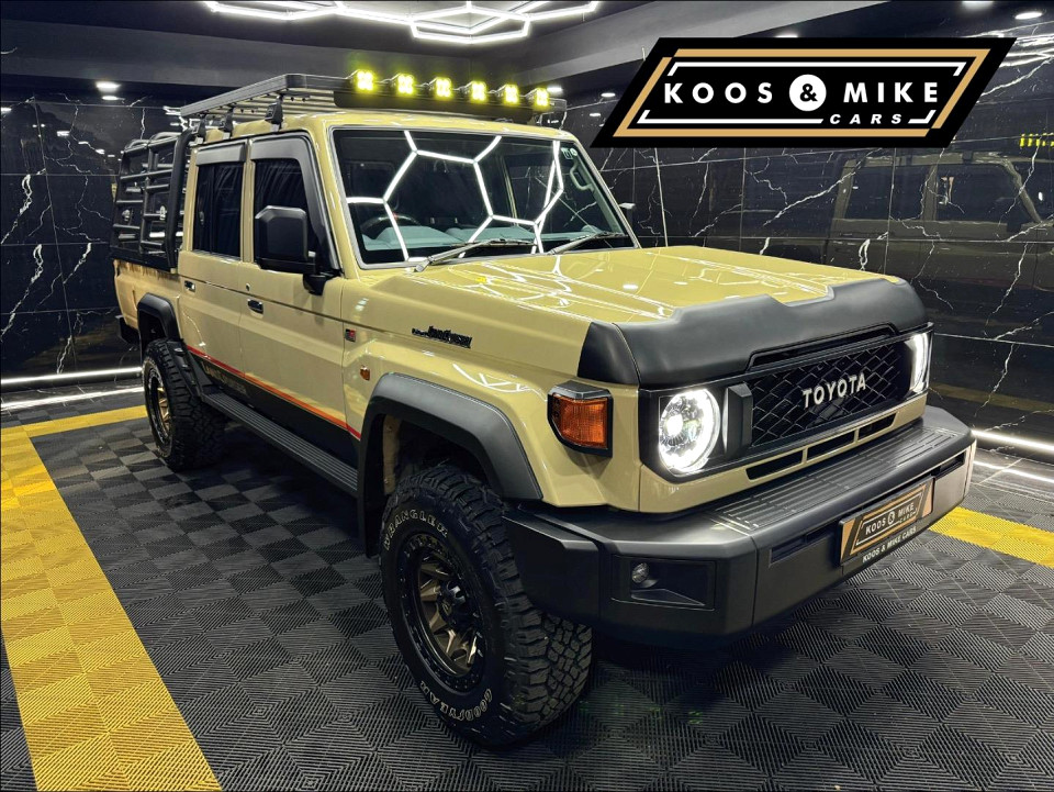 TOYOTA LAND CRUISER 79 2.8 GD-6 DIESEL D CAB - Koos and Mike