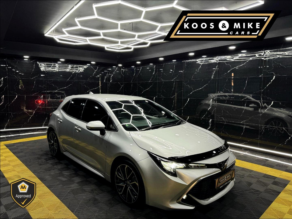 TOYOTA COROLLA HATCH 1.2T Xr CVT - Koos and Mike
