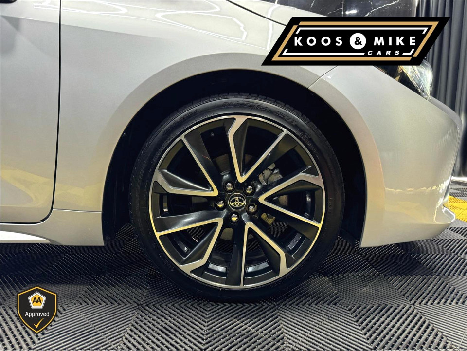 TOYOTA COROLLA HATCH 1.2T Xr CVT - Koos and Mike