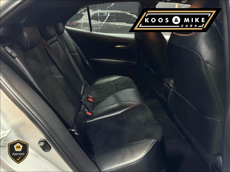 TOYOTA COROLLA HATCH 1.2T Xr CVT - Koos and Mike